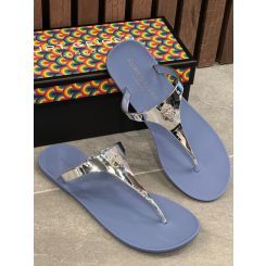 De mooiste schoenen en tassen shop je van Kurt Geiger